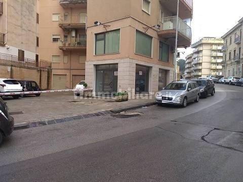 Locale commerciale in Vendita