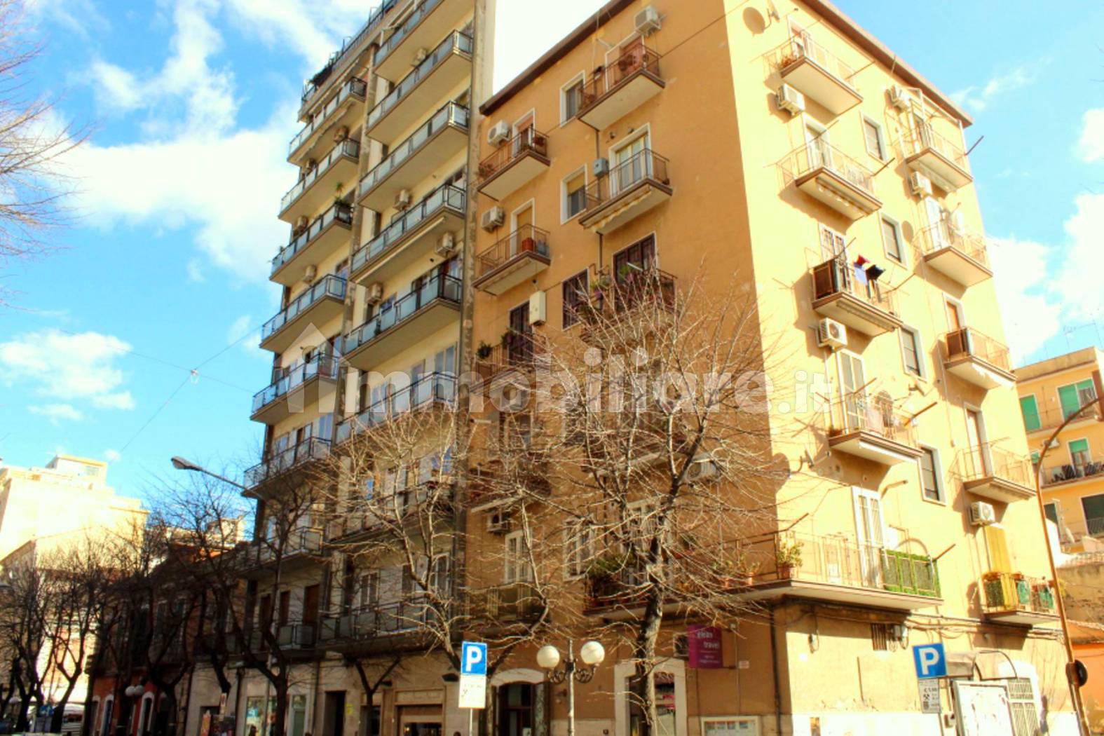 Locale commerciale in Vendita