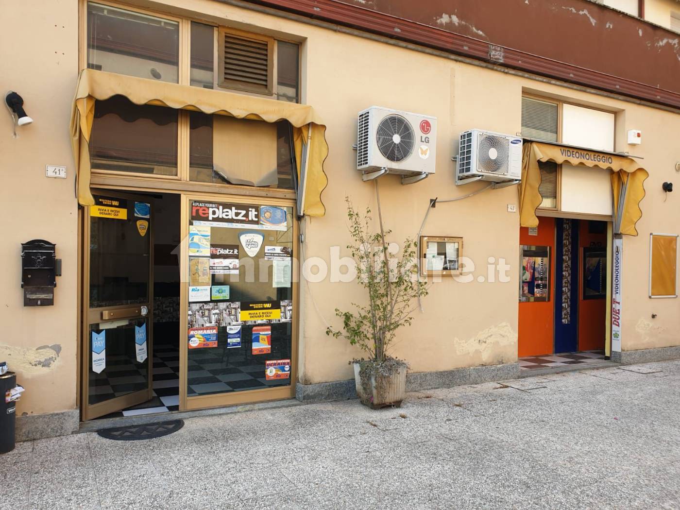 Locale commerciale in Vendita