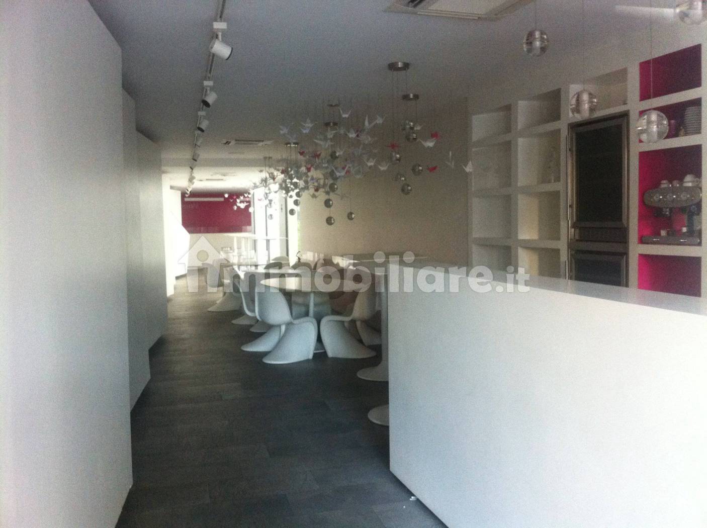 Locale commerciale in Vendita