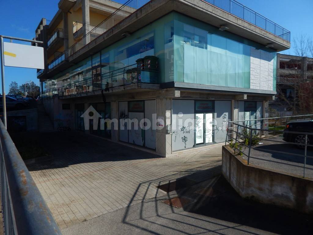Locale commerciale in Vendita