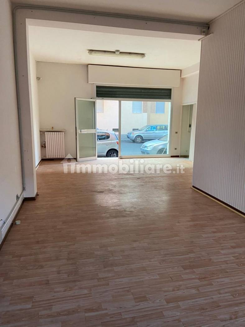 Locale commerciale in Vendita