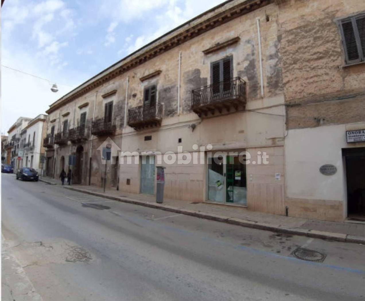 Locale commerciale in Vendita