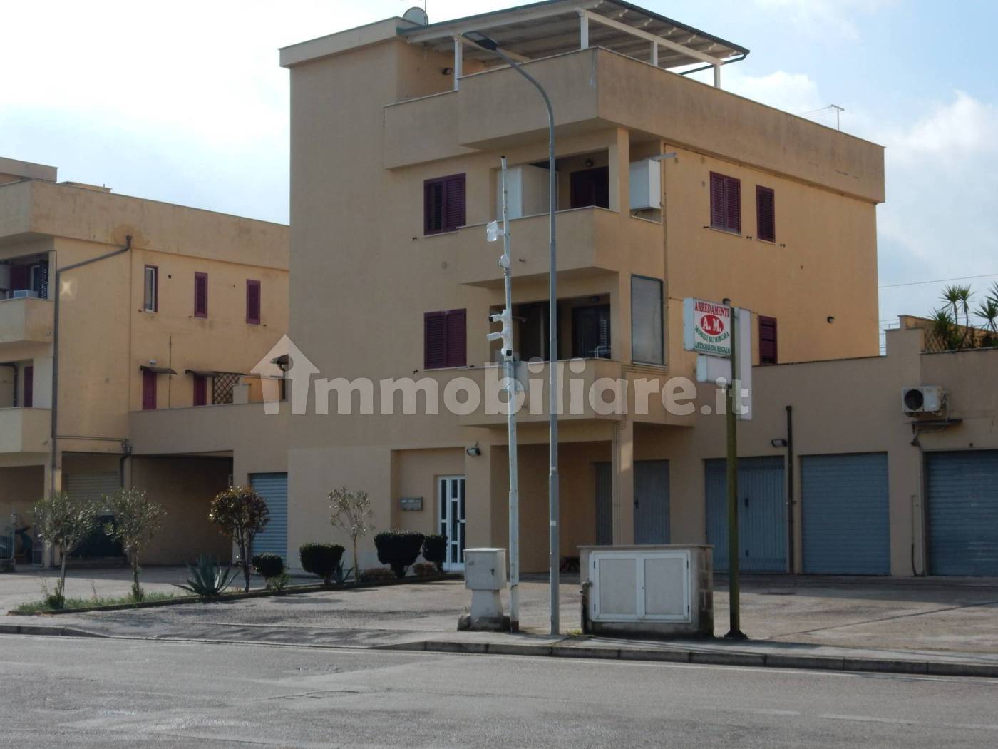 Locale commerciale in Vendita