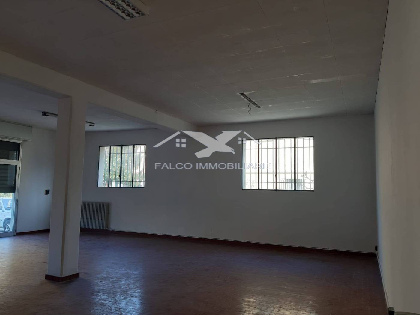 Locale commerciale con laboratorio in Vendita