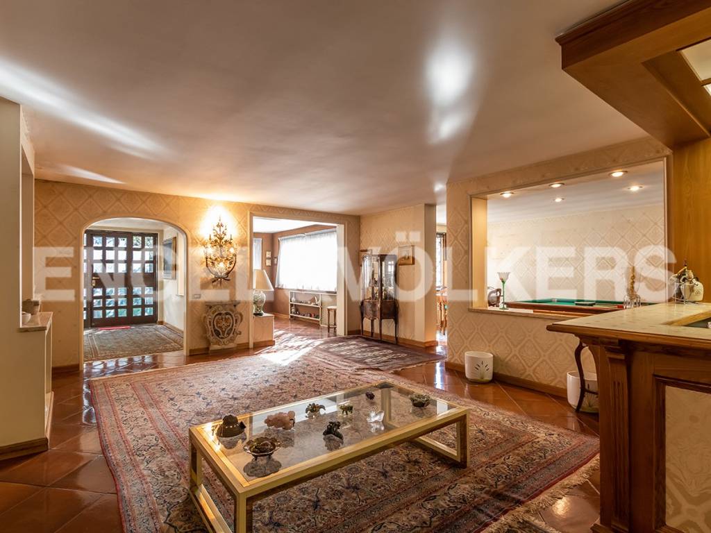 Rent Multi-family villa in via Rhodesia Rome. Good condition, parking ...