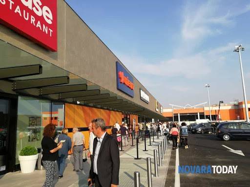 Locale commerciale in Vendita