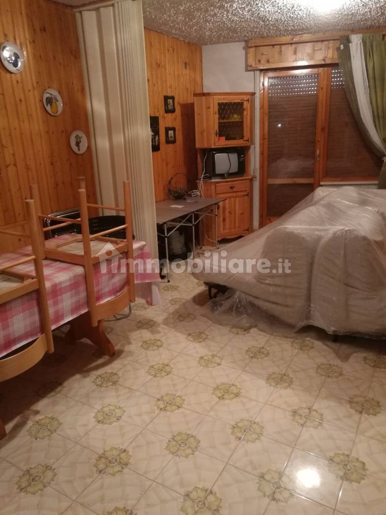 Trilocale ottimo stato, secondo piano, Caprara, Cotronei