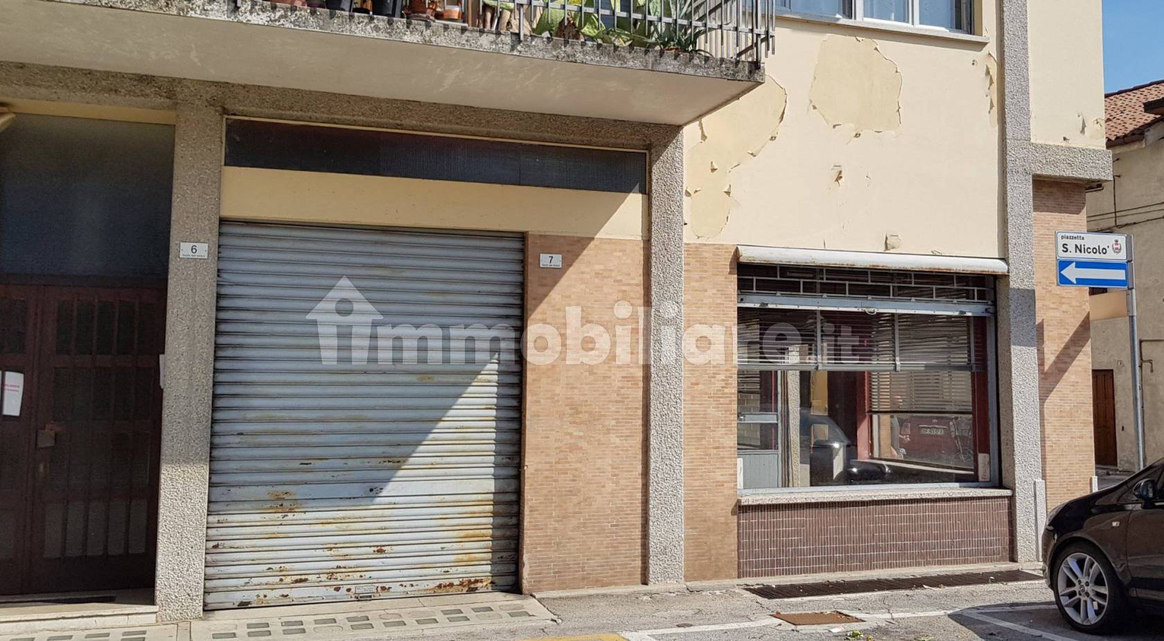 Locale commerciale in Vendita