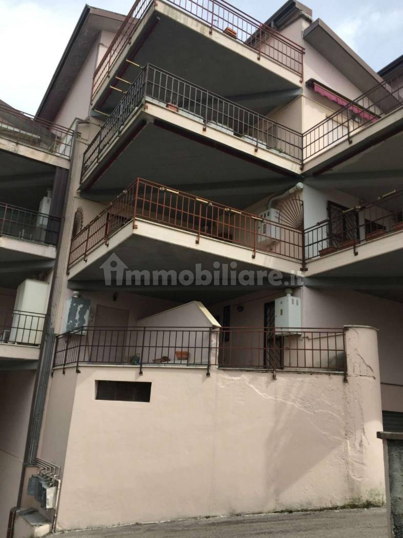 Trilocale via della Pineta 22, Fiuggi