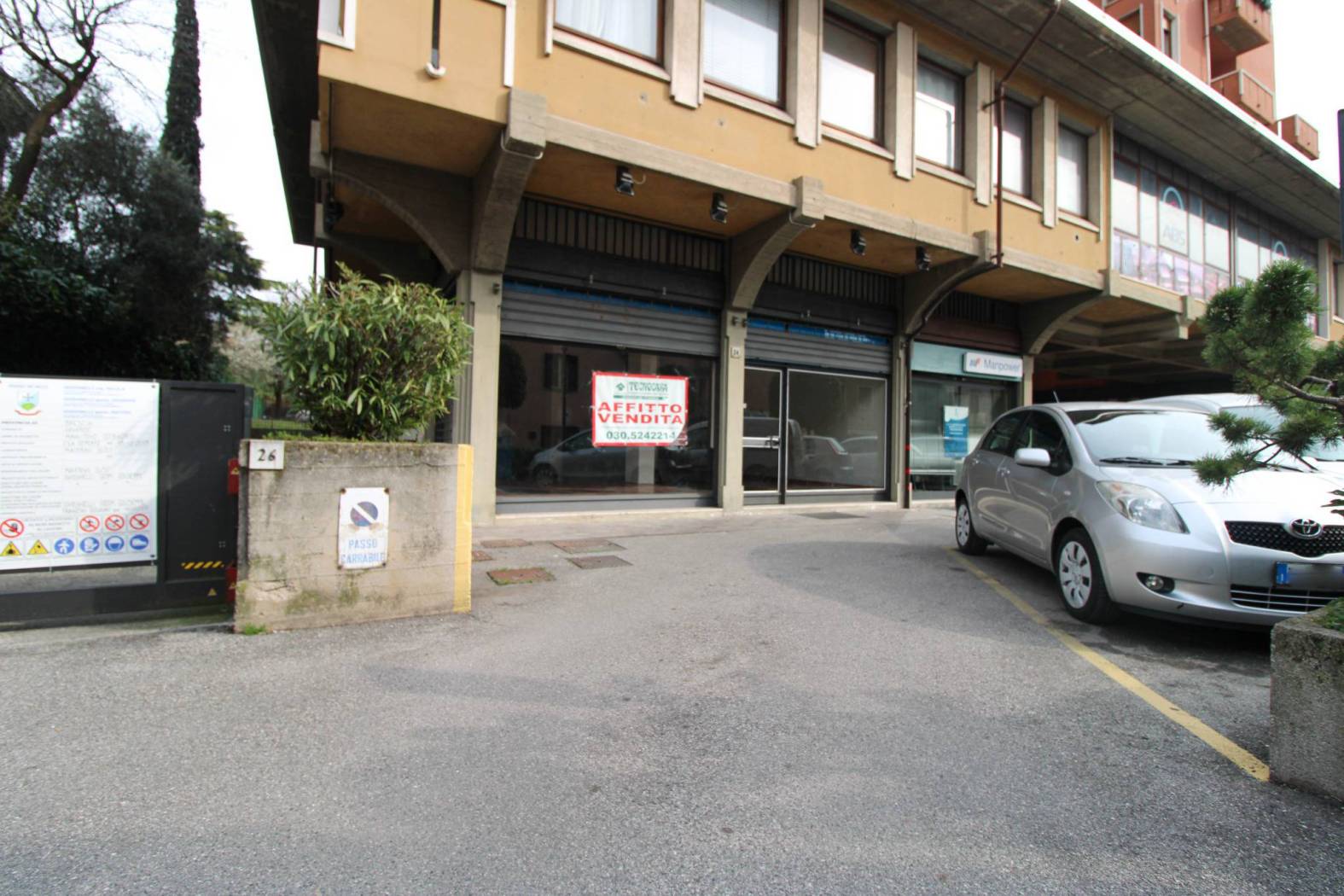 Locale commerciale in Vendita