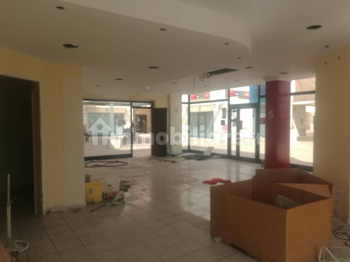 Locale commerciale in Vendita