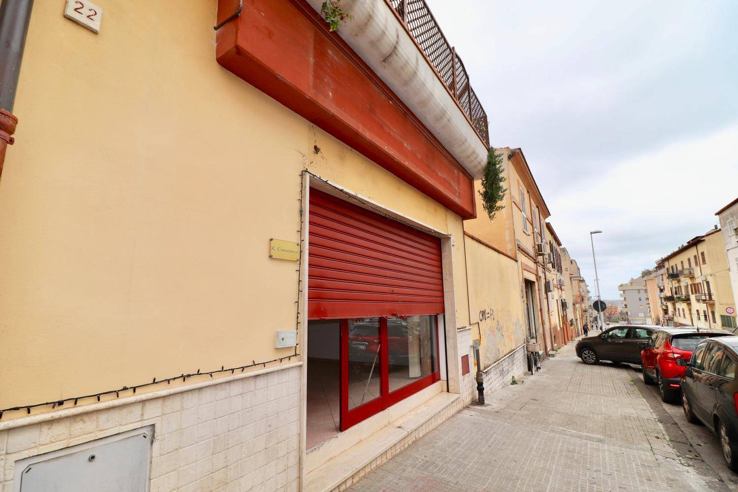 Locale commerciale in Vendita