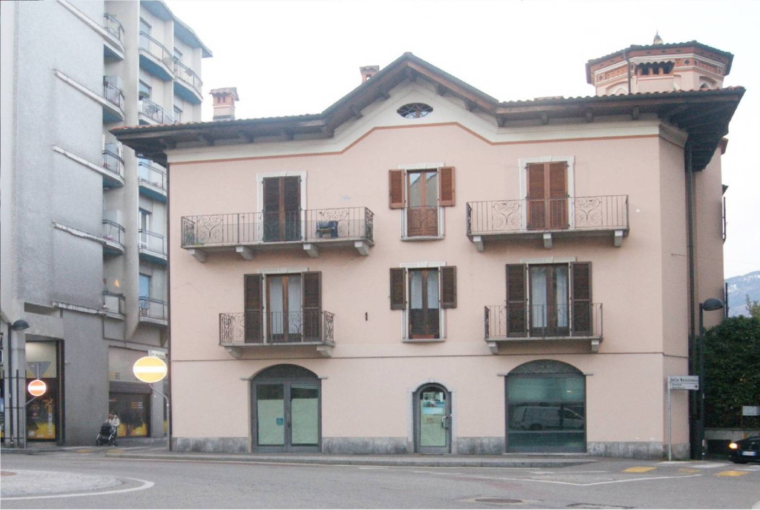 Locale commerciale in Vendita