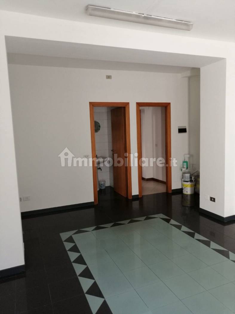 Locale commerciale in Vendita