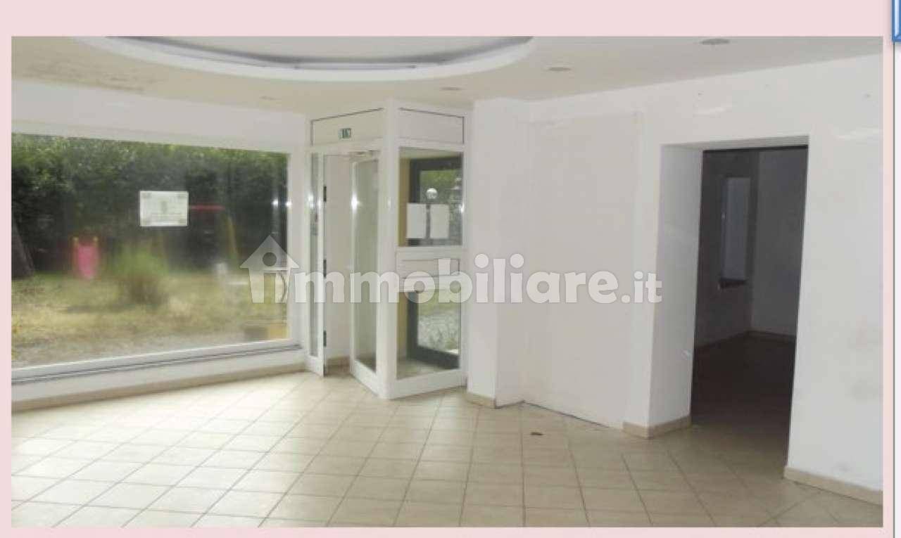 Locale commerciale in Vendita