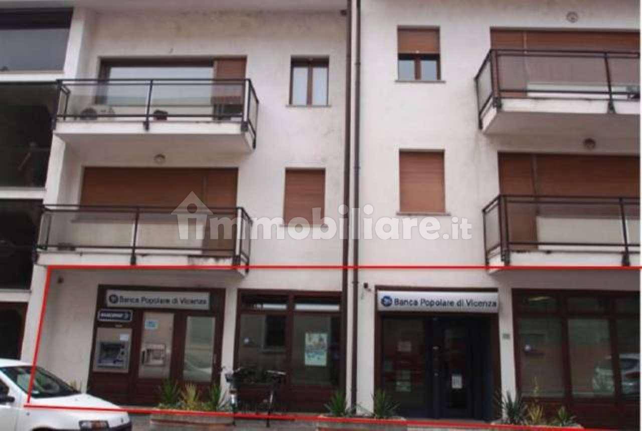 Locale commerciale in Vendita