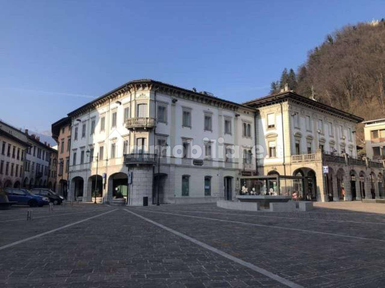 Locale commerciale in Vendita