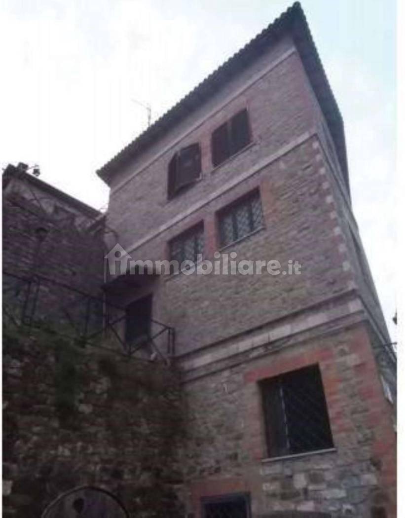 Locale commerciale in Vendita