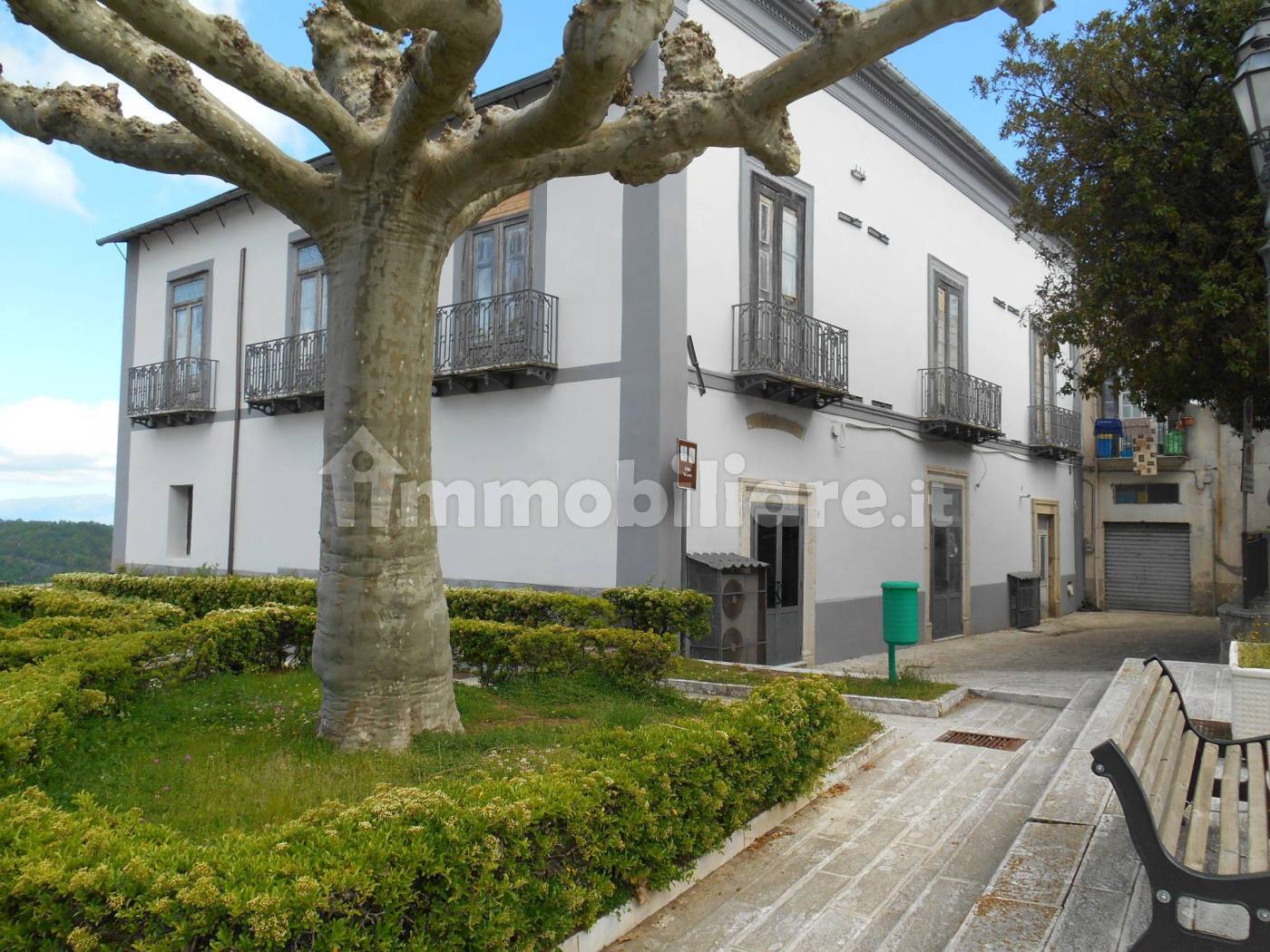 Locale commerciale in Vendita