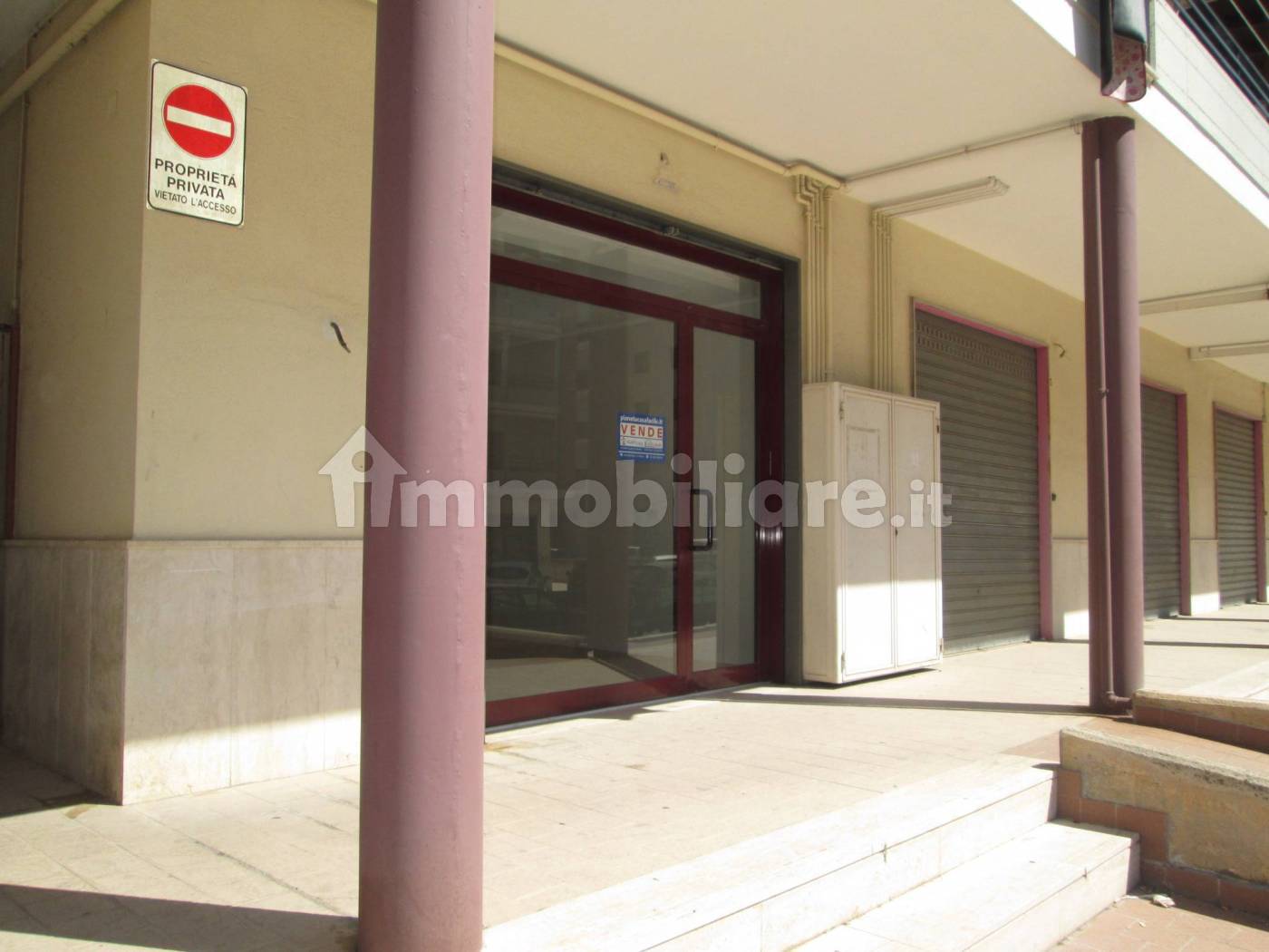 Locale commerciale in Vendita