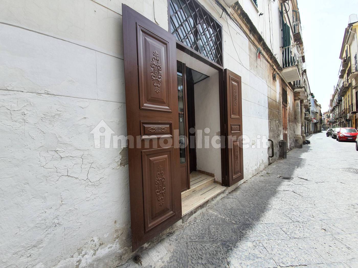 Locale commerciale in Vendita