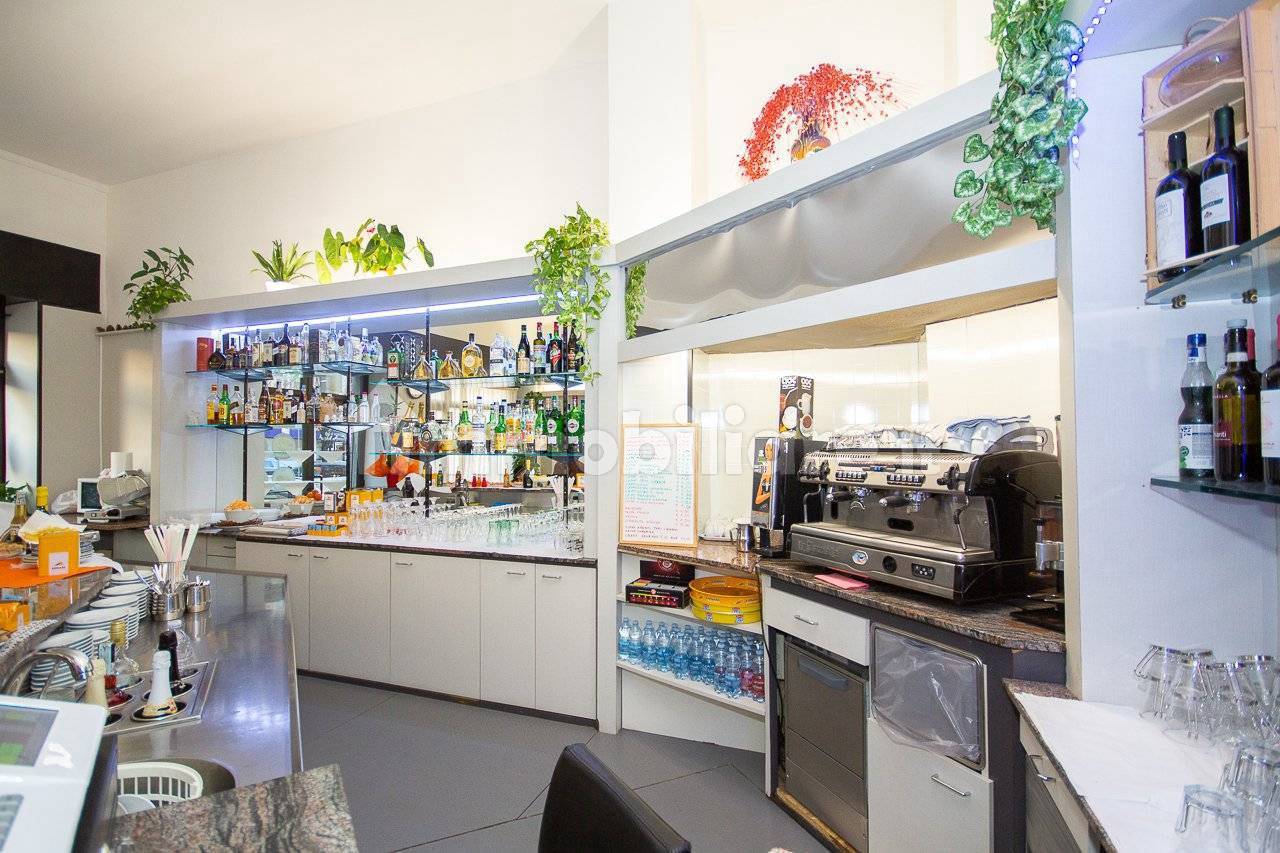 Locale commerciale in Vendita