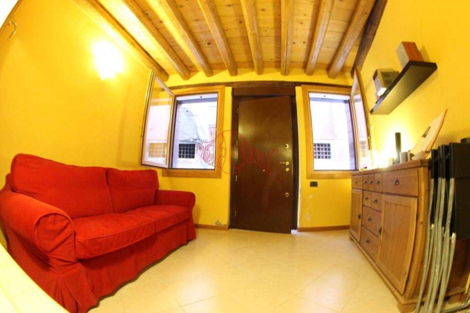 Monolocale buono stato, piano terra, Santi Apostoli - San Canciano, Venezia