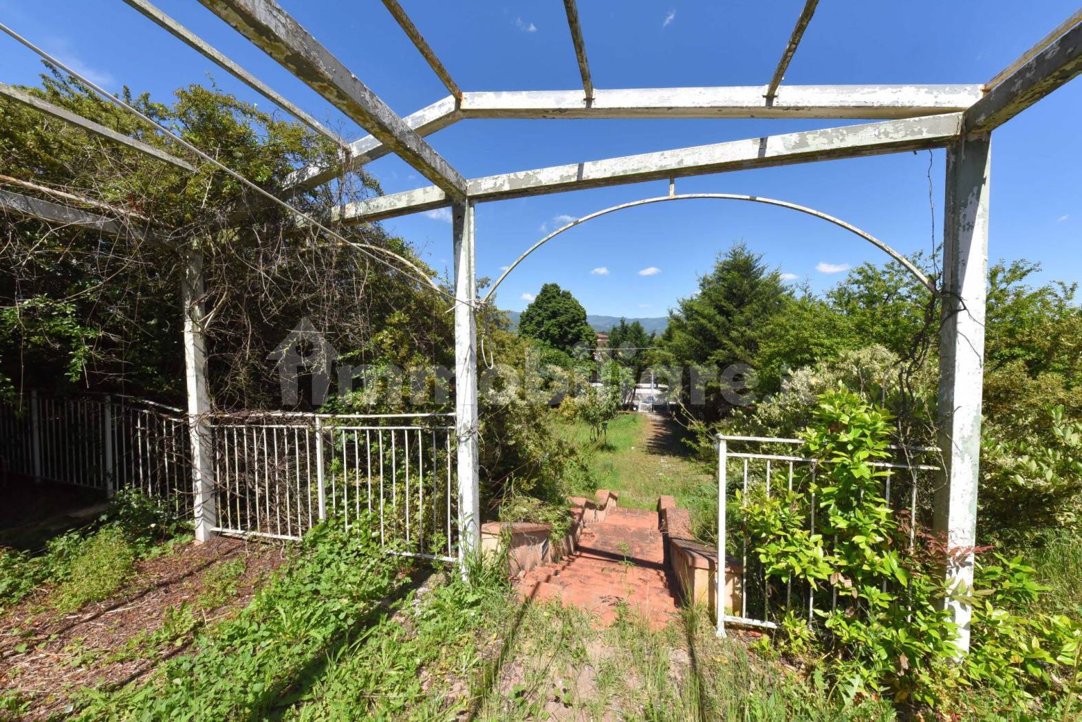 Locale commerciale in Vendita