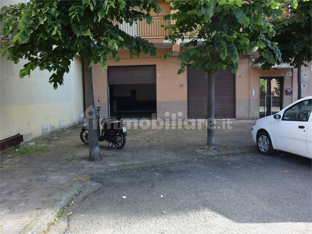 Locale commerciale in Vendita