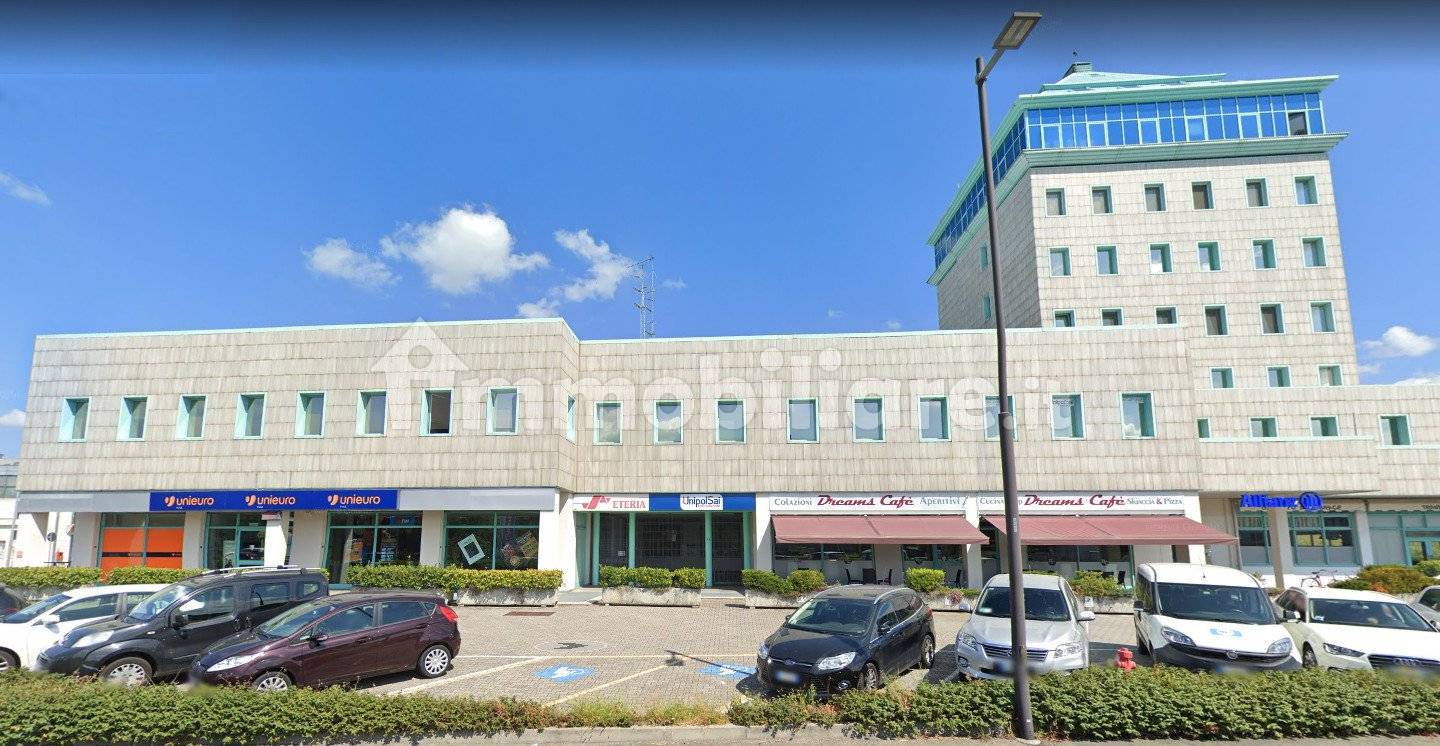 Locale commerciale in Vendita