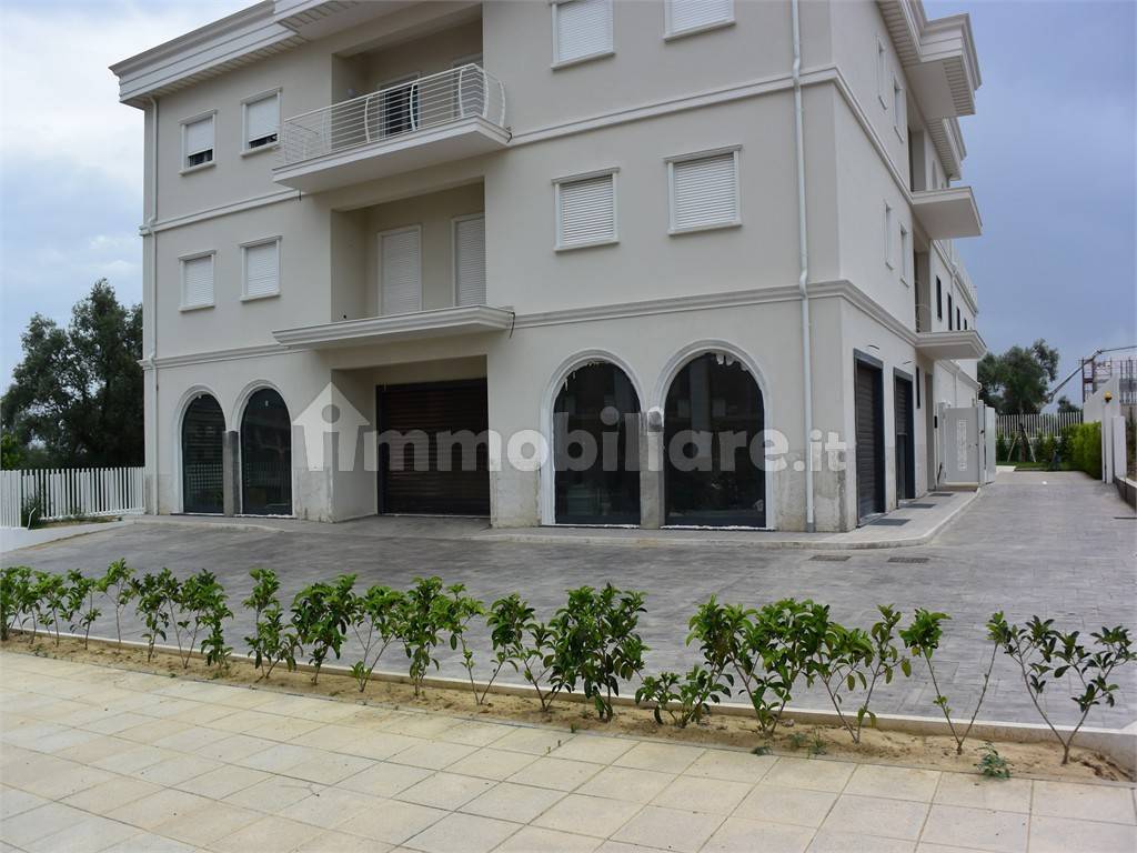 Locale commerciale in Vendita