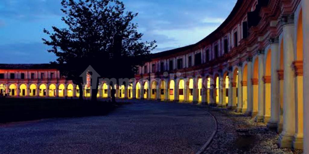 Locale commerciale in Vendita