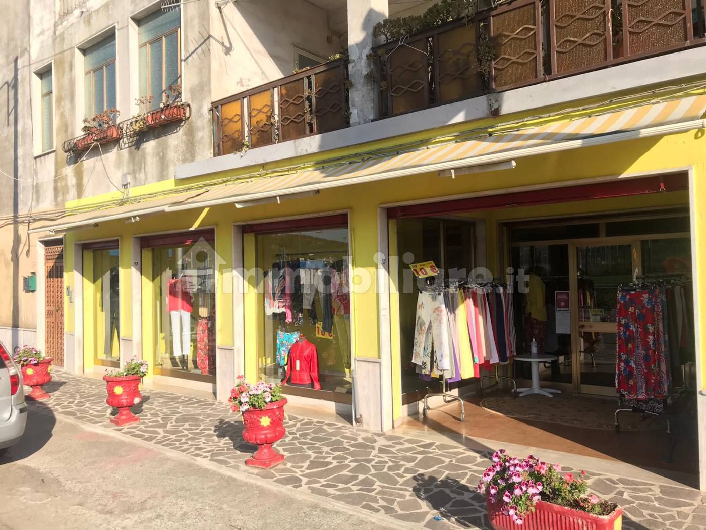 Locale commerciale in Vendita