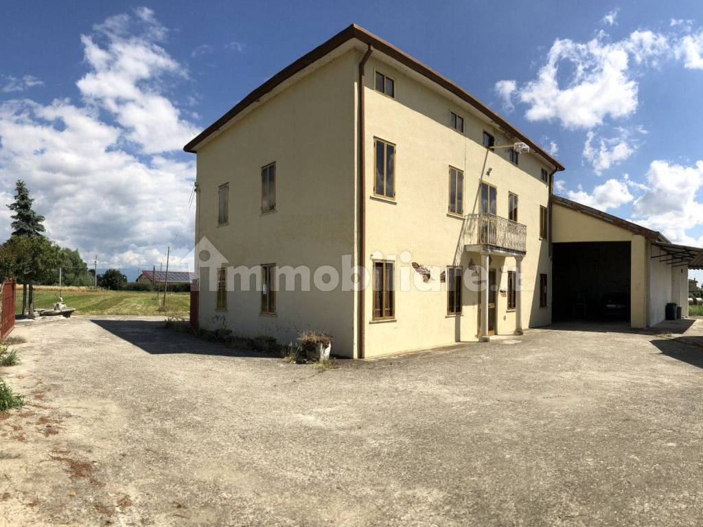 Sale Farmhouse in via Picelli 21 Camisano Vicentino. Good condition ...