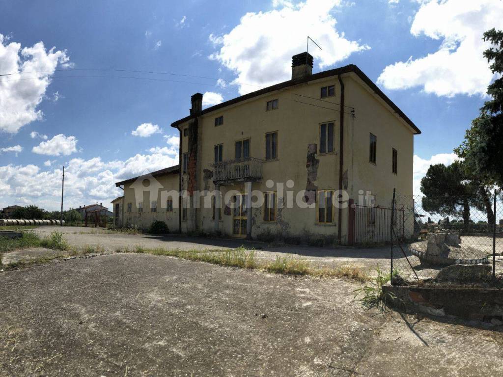 Sale Farmhouse in via Picelli 21 Camisano Vicentino. Good condition ...
