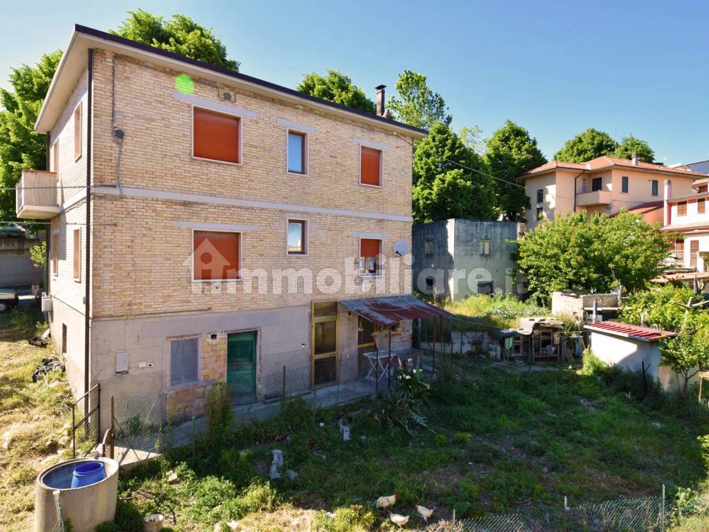 Vendita Terratetto plurifamiliare in via Roma 28 Castel di Lama. Da ...