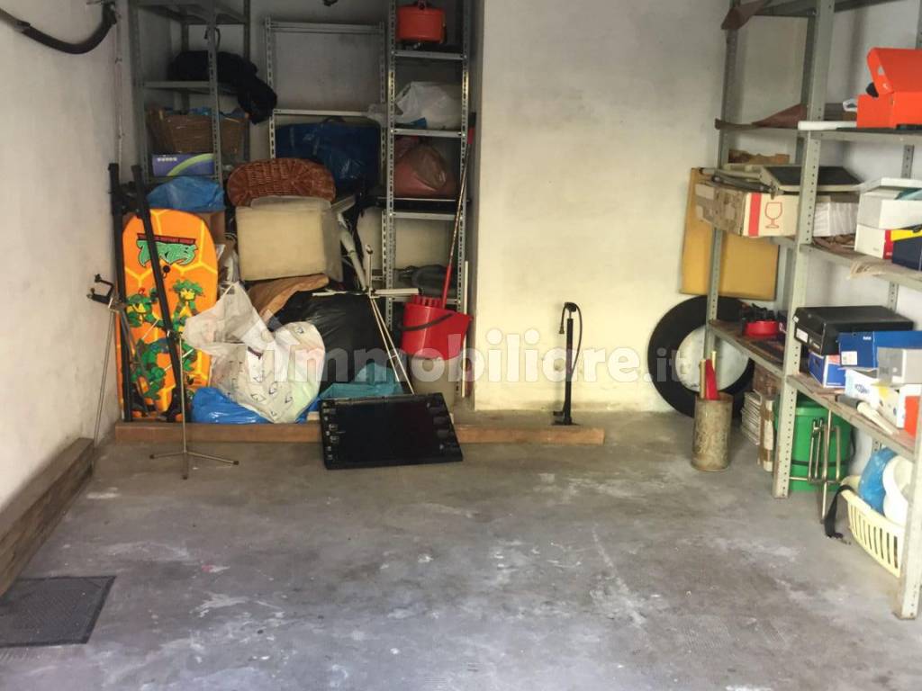 Locale commerciale via Enrico Fermi, Pisa, Rif. 81204079 - Immobiliare.it