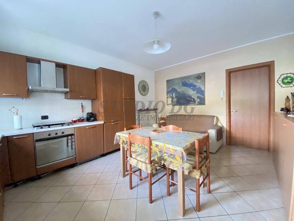 Bilocale via Mascheroni, Centro, Limbiate