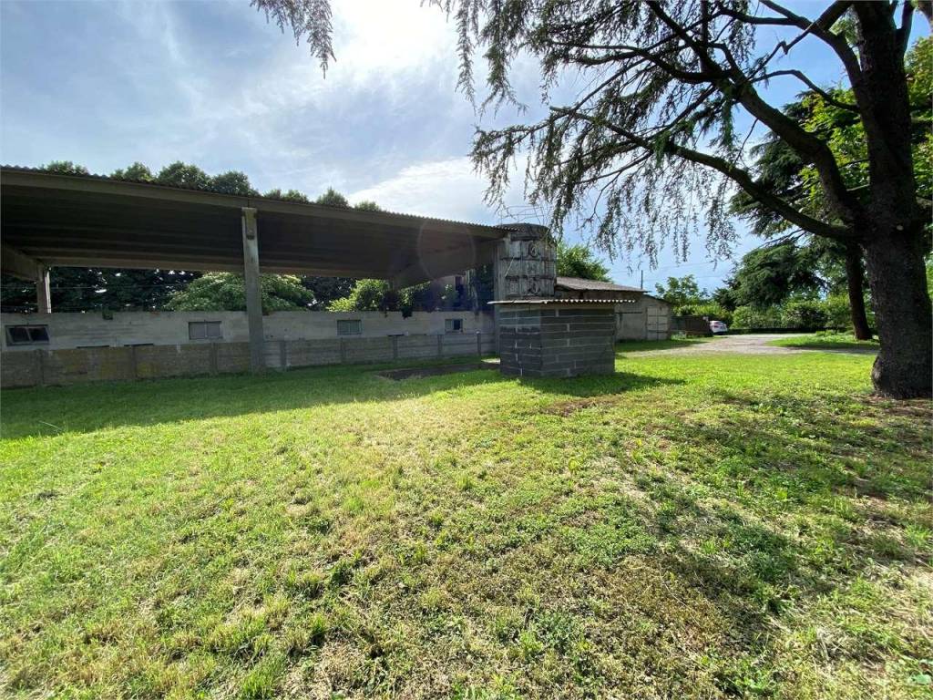 Vendita Rustico in via Edmondo Brian 1 San Zenone al Lambro. Posto auto ...