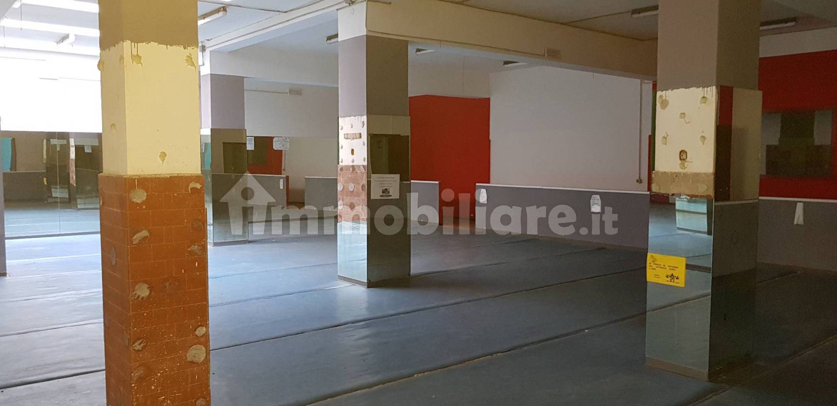 Locale commerciale in Vendita