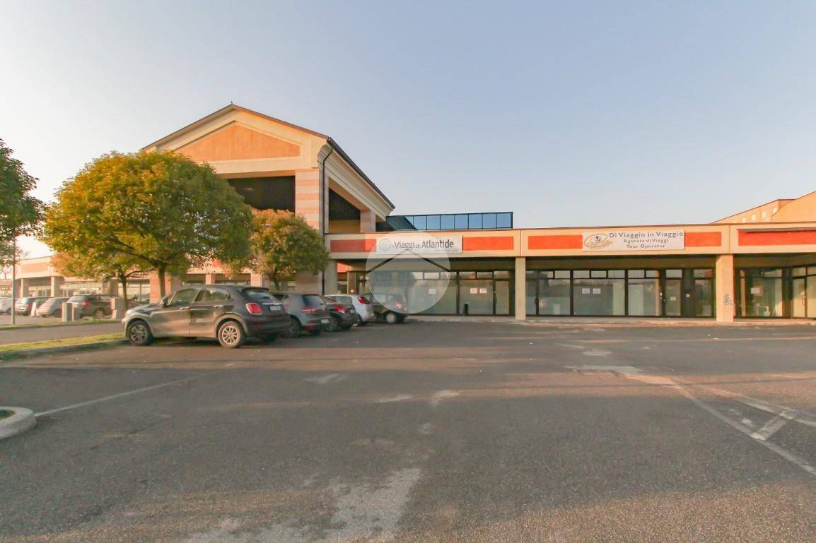 Locale commerciale in Vendita