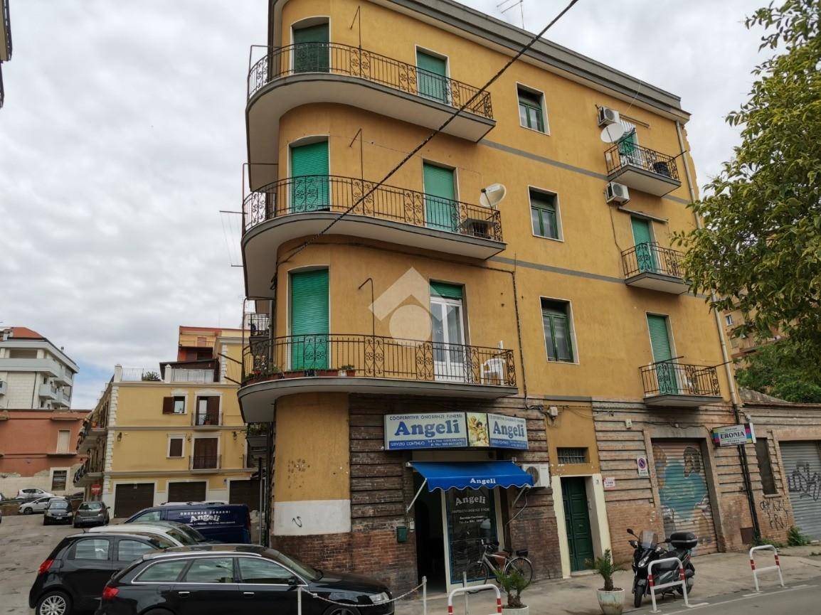 Locale commerciale in Vendita