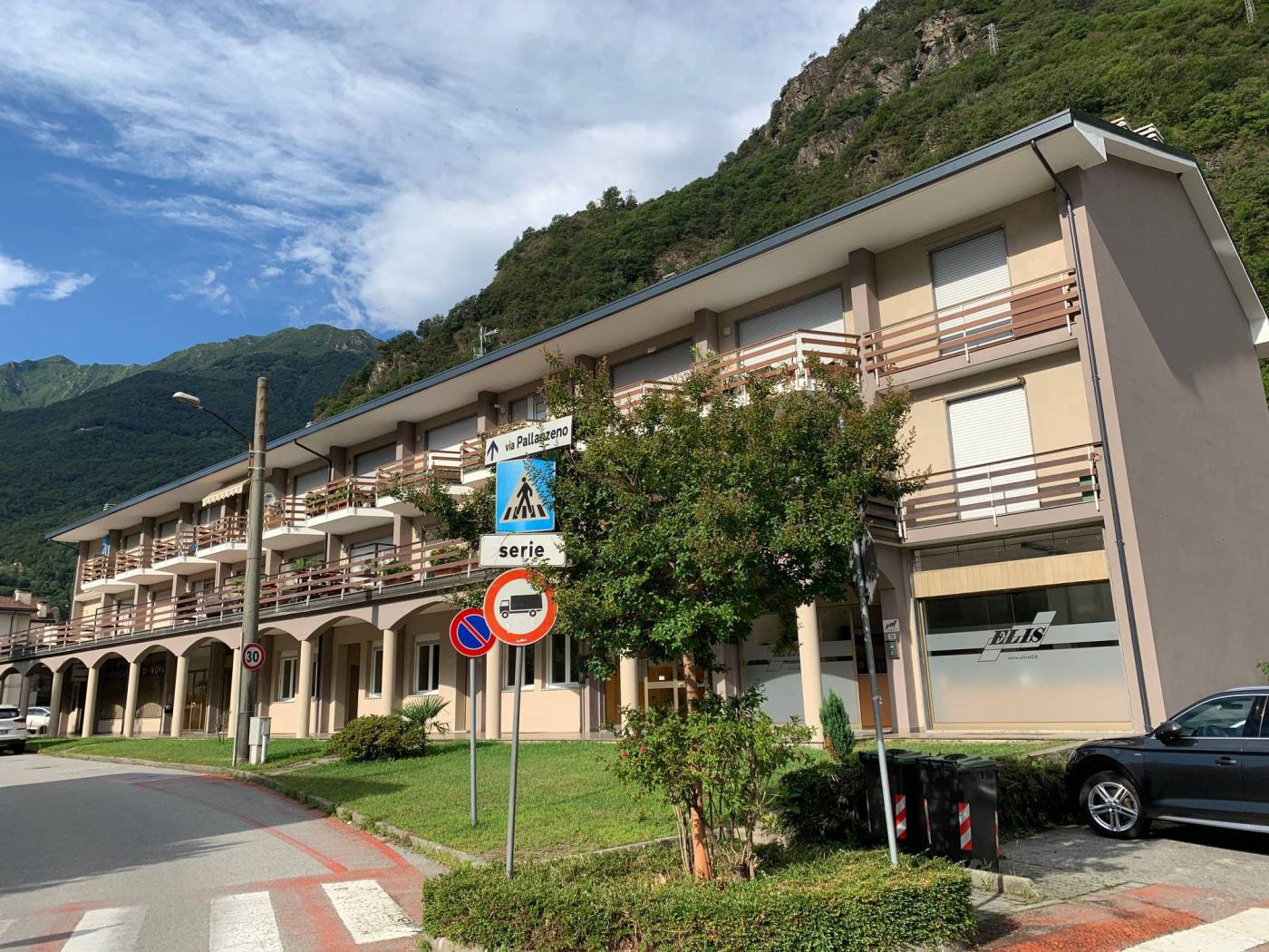 Locale commerciale in Vendita