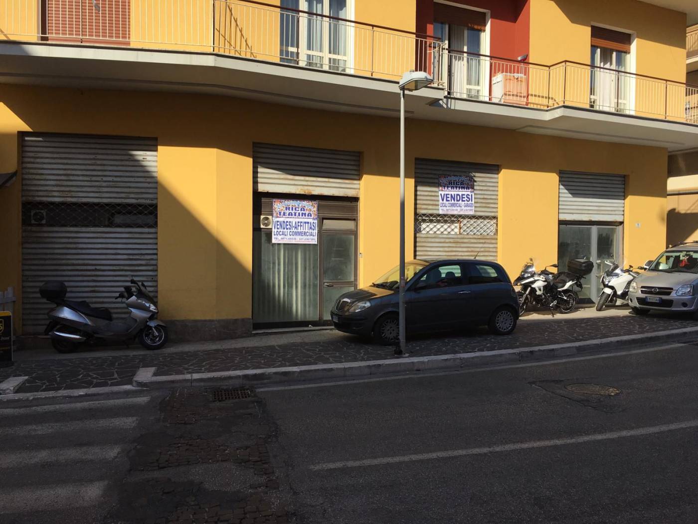 Locale commerciale con laboratorio in Vendita