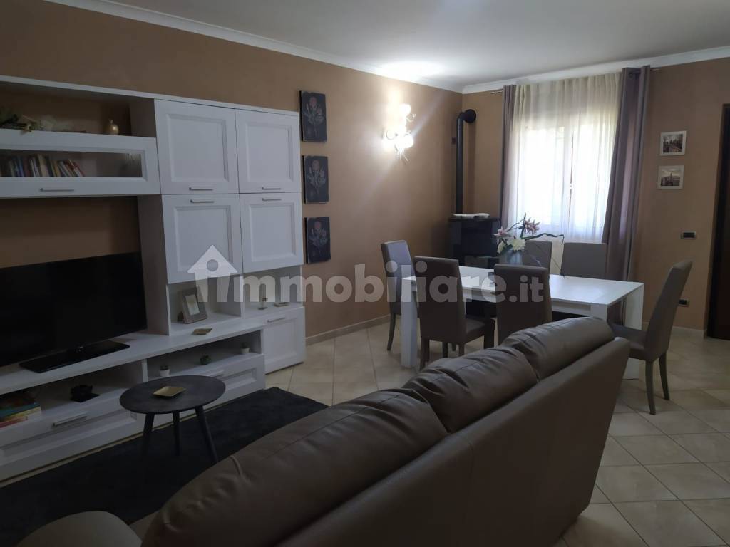 Vendita Appartamento Acquapendente. Quadrilocale, Ottimo stato, primo ...