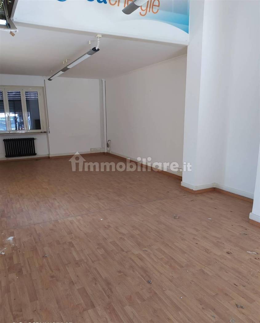 Locale commerciale in Vendita