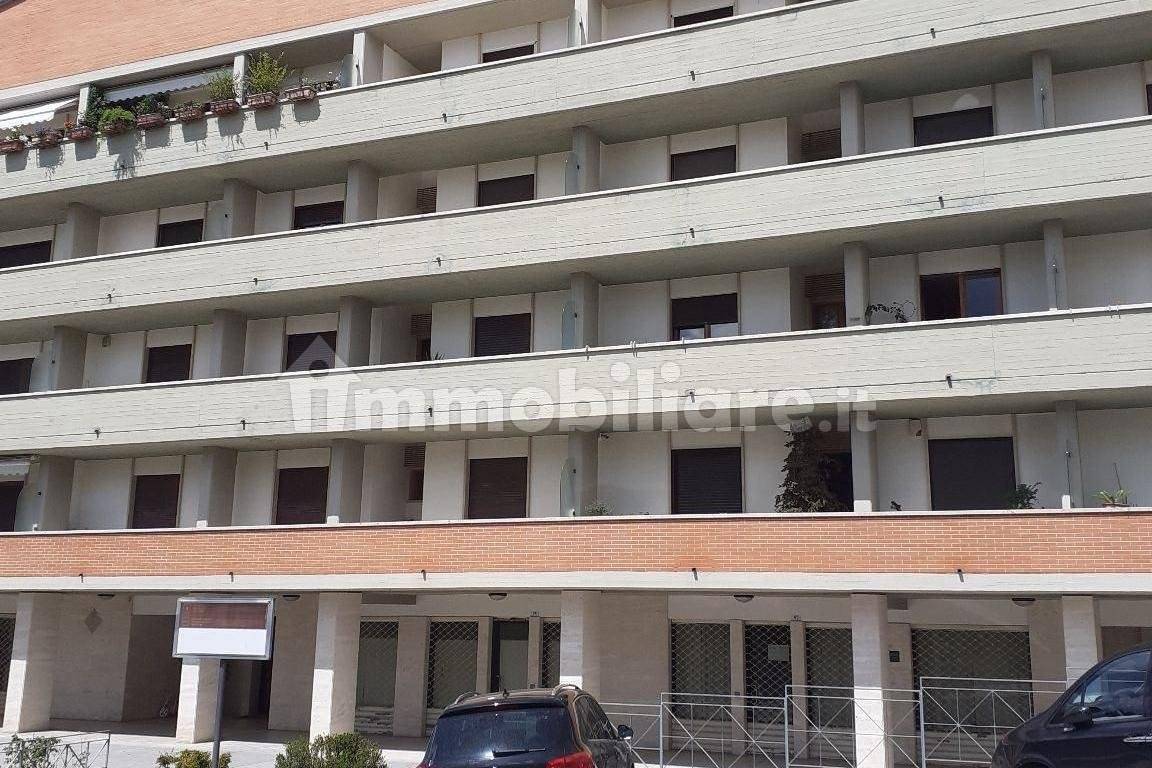 Locale commerciale in Vendita