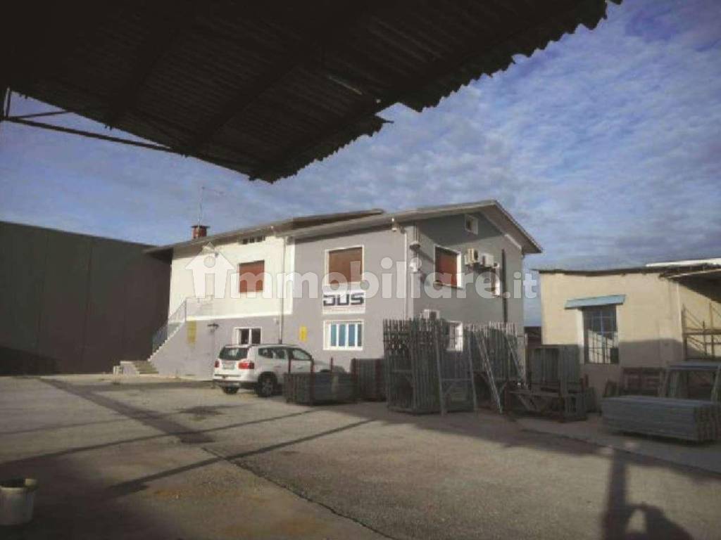 Capannone via Pontebbana 5, Fiume Veneto, Rif. 82257832 - Immobiliare.it