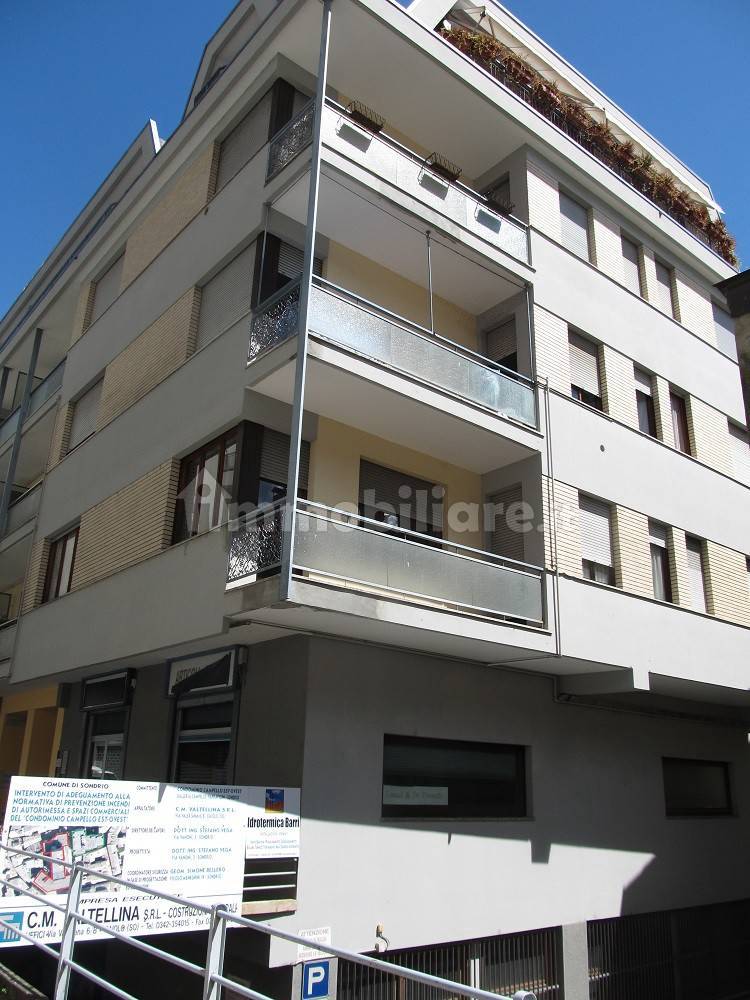 Locale commerciale in Vendita